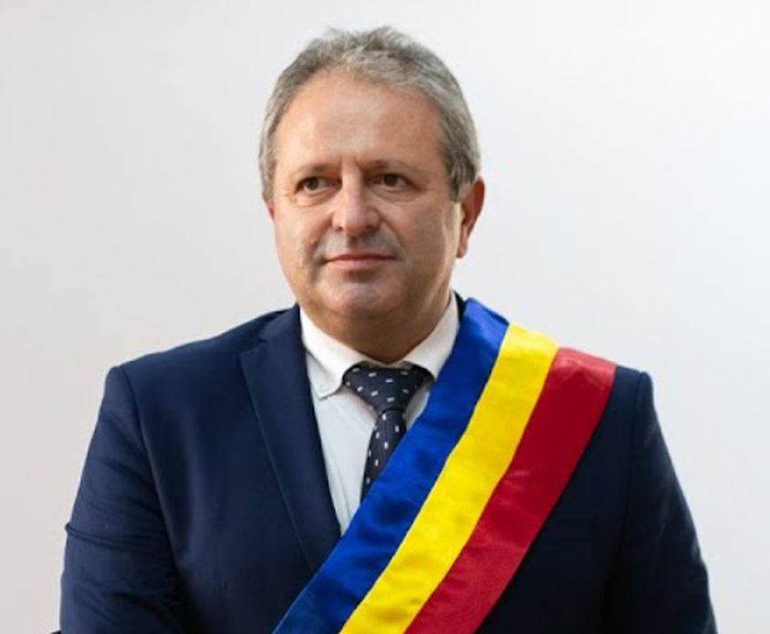 LAURENȚIU CIOBANU, primar TOPOLOG vă urează ”PAȘTE FERICIT ...